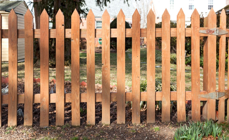 5 Reasons to Consider Getting a Wood Picket Fence